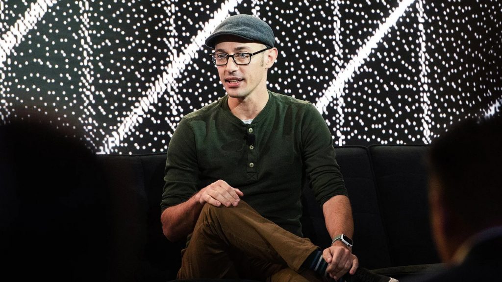Shopify founder names 2 books that made him a billionaire - Celebrity ...